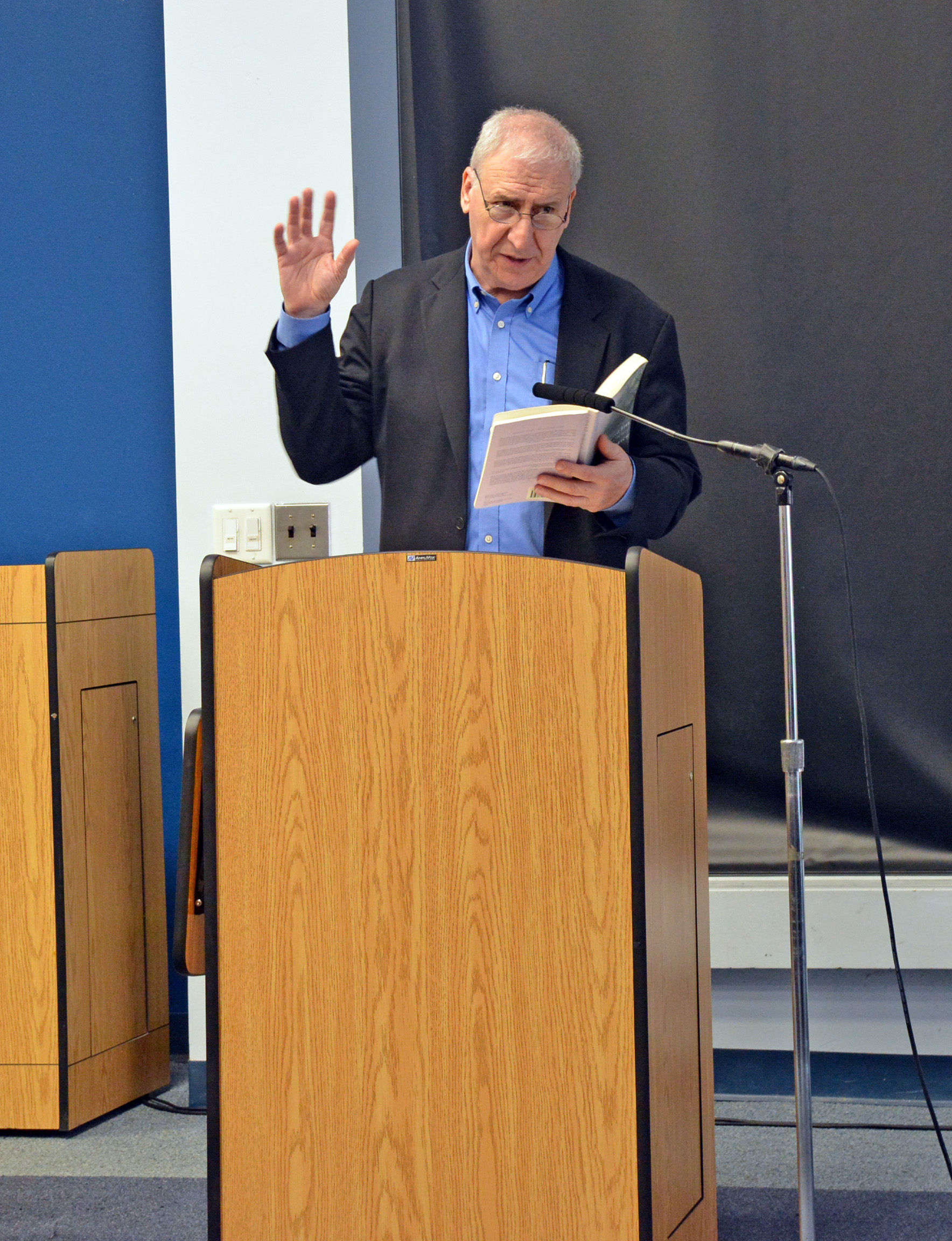 Edward Hirsch Speaks about Connecting to Others Through Poetry - News